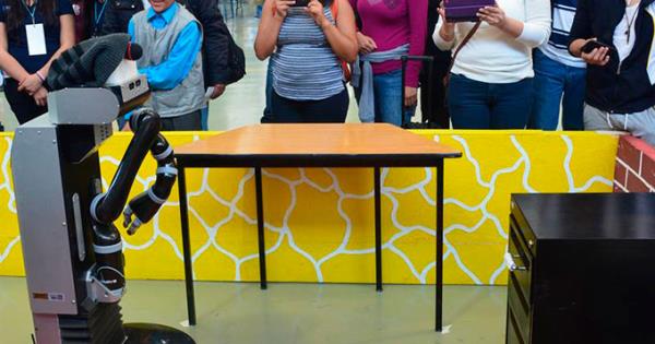 Desarrollan en México robot que aprende habilidades por imitación