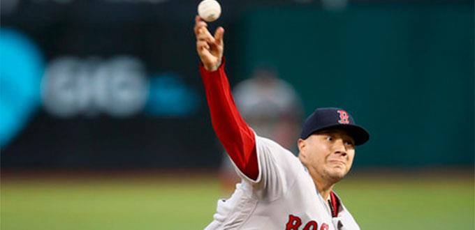 Pitcher Héctor Velázquez suma su tercera victoria en las Ligas Mayores