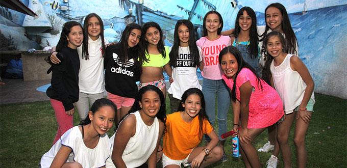 Montserrat Díaz de León Kemp sorprende con fiesta acuática en su cumple