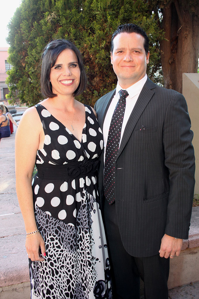 Araceli Palau Foyo y Adrián Muñiz Rodríguez celebran felices sus esponsales