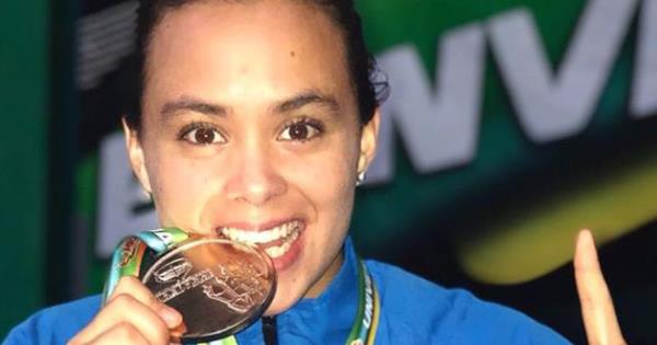 Conquista oro Sabrina Solís en bádminton