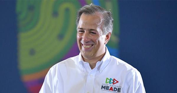 Meade recuerda título de su libro y lo promociona en Twitter
