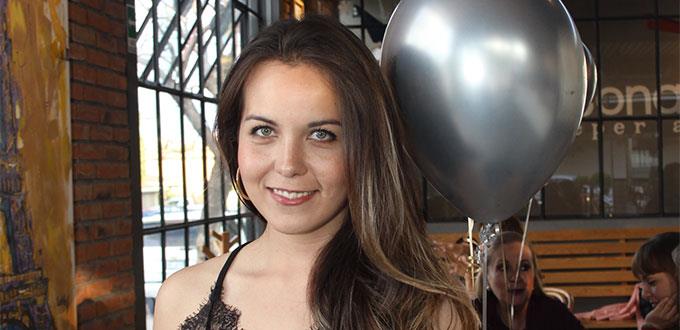 Mayela de la Serna García feliz novia del verano