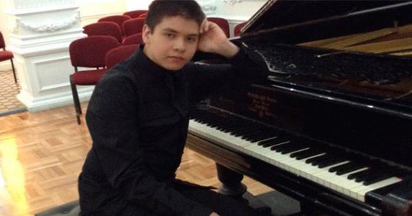 Roger Ritter interpreta a Bach