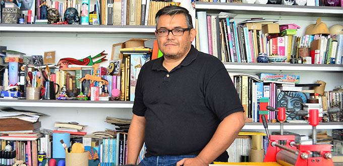 Charlie Ramírez ilustra libros de español