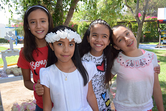 Pamela Valadez Serna recibió la primera comunión (FOTOGALERÍA)