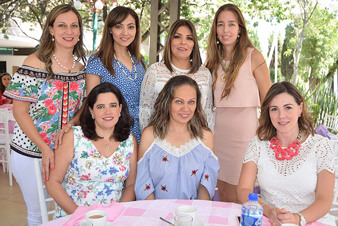 Pamela Valadez Serna recibió la primera comunión (FOTOGALERÍA)