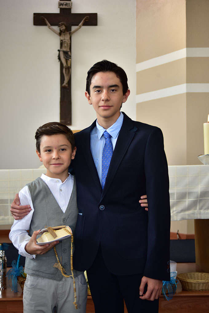 Gael Pérez Cárcoba recibe la comunión (FOTOGALERÍA)