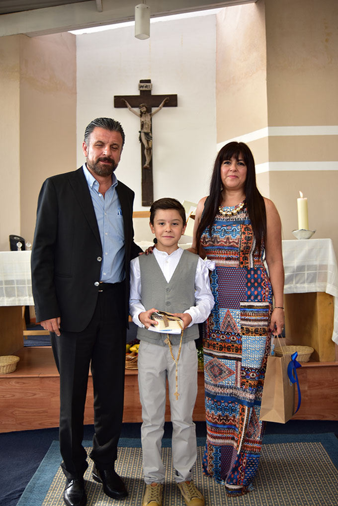 Gael Pérez Cárcoba recibe la comunión (FOTOGALERÍA)