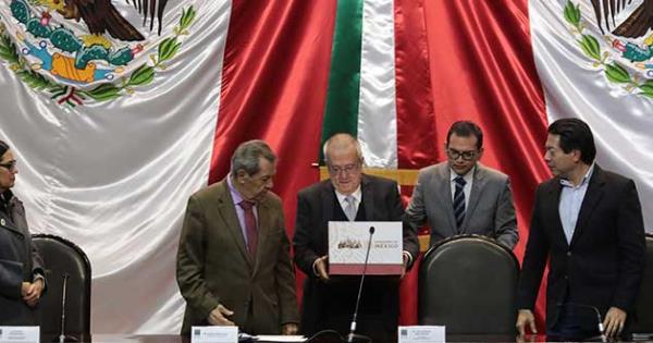 “Paquete, austero y respetando el déficit”