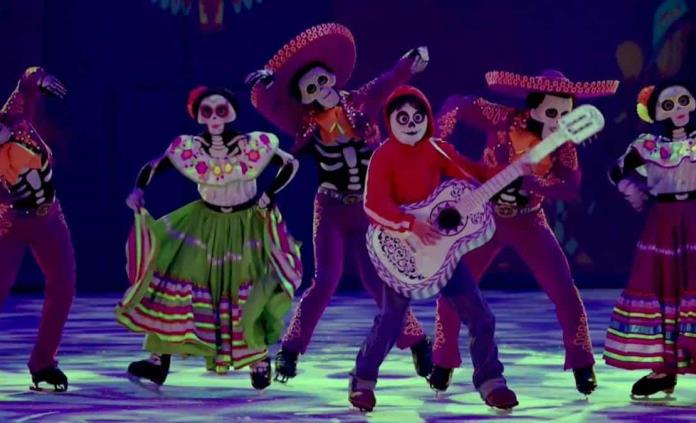 El folclor de la cinta “Coco” cautiva en espectáculo sobre hielo