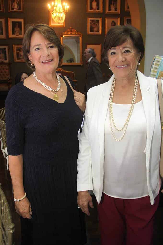 Jesús Ricardo Meade Robles recibe el bautismo