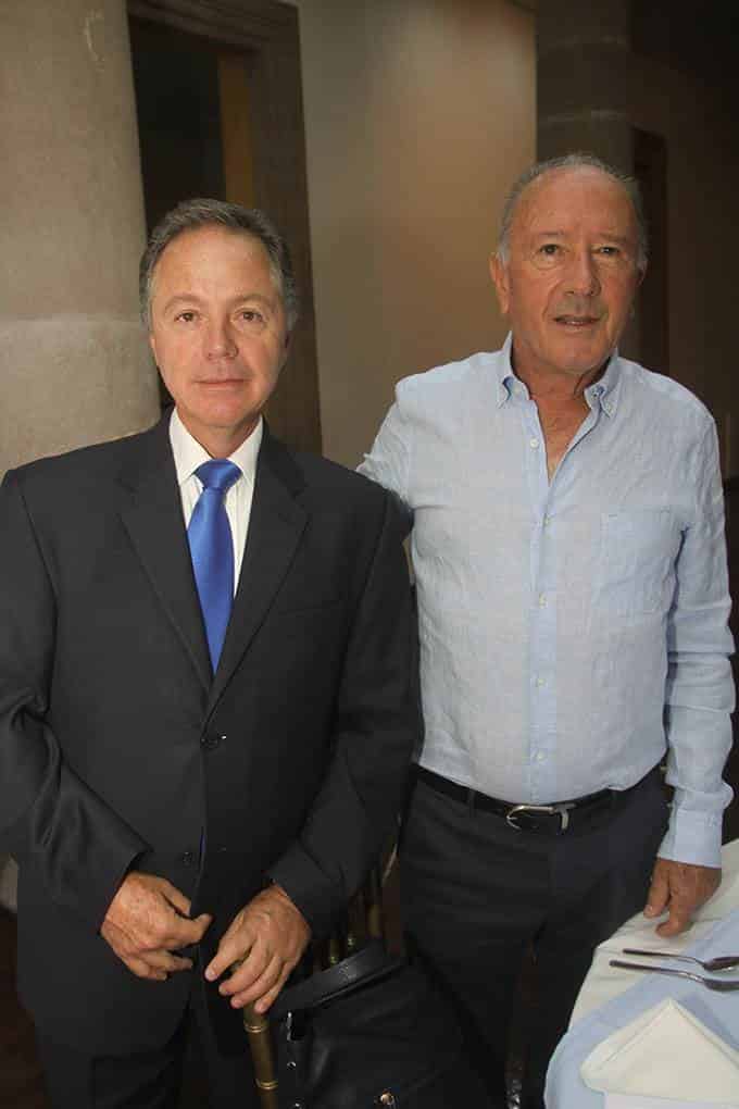 Jesús Ricardo Meade Robles recibe el bautismo