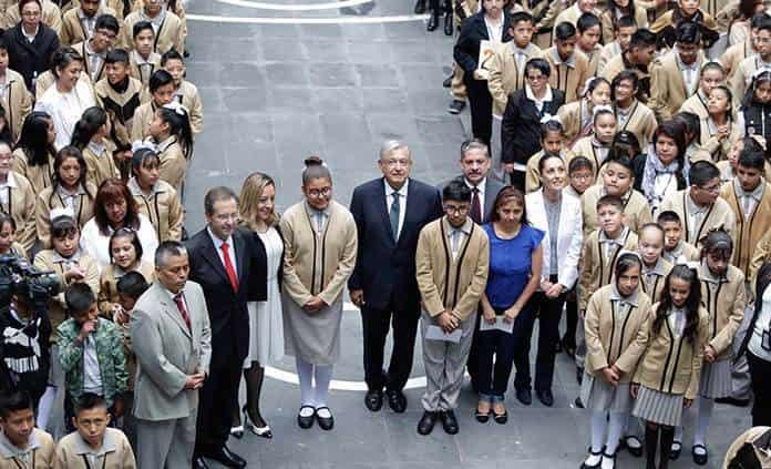 Aún hay escuelas en mal estado: López Obrador