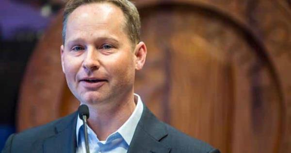 Renuncian el CEO y el director financiero de Expedia