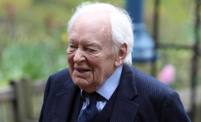 Actor británico Tony Britton fallece a los 95 años