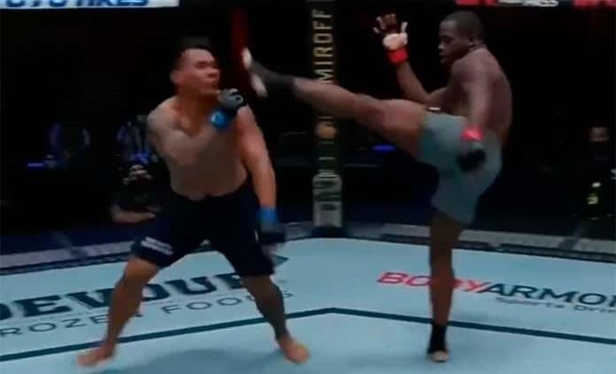 Peleador de UFC noquea a rival con una brutal patada al rostro