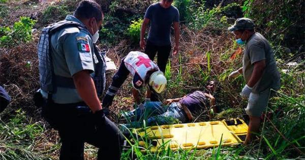 Tres heridos, al volcar un automóvil