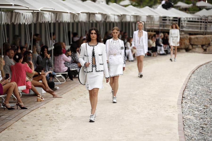 Chanel vuelve a sus raíces más chic con un desfile en Mónaco