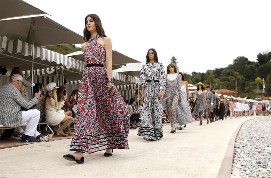 Chanel vuelve a sus raíces más chic con un desfile en Mónaco