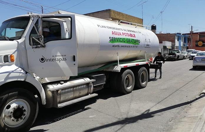 Entrega Interapas agua en pipas ante fallas de El Realito