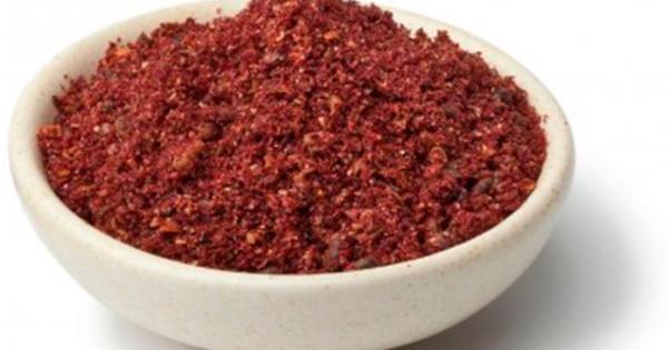 ¿Qué es el zumaque y para qué se utiliza en la cocina?