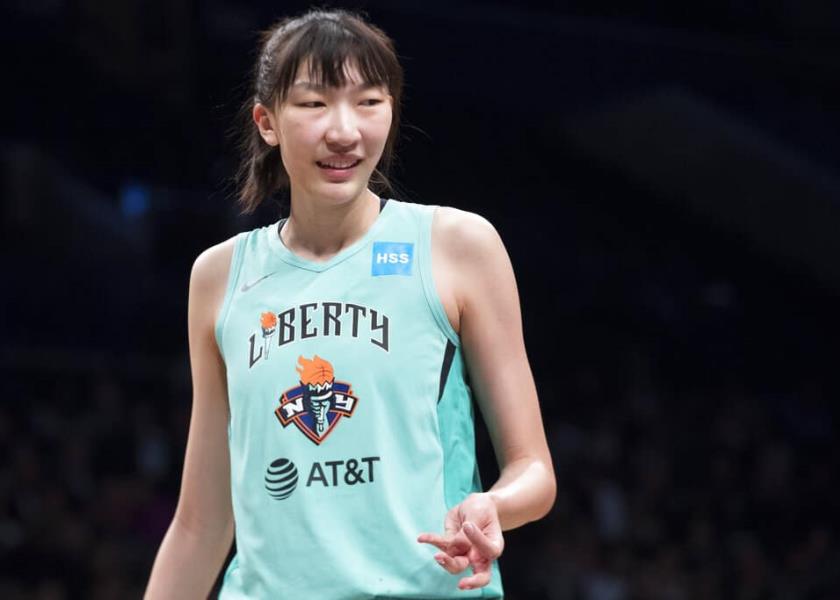 Han Xu deja huella en la WNBA y en China