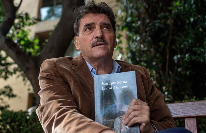 Enrique Serna, un cuentista sumergido en el agua helada