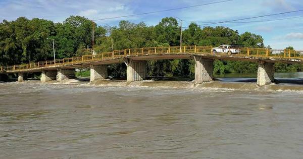 Nivel del río Valles sube a los 2 metros