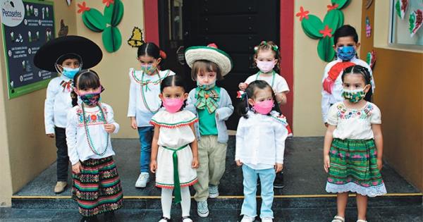 RECUERDAN A LOS HÉROES PATRIOS