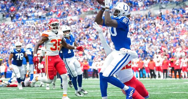 Ryan guía a Colts a su 1er triunfo con remontada ante Chiefs