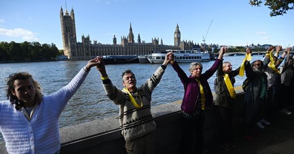 Cadena humana por J. Assange