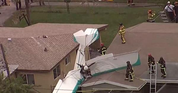 Mueren dos personas al estrellarse una avioneta contra una casa en Florida