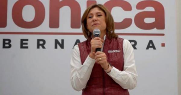 No pagó Mónica R. uniformes