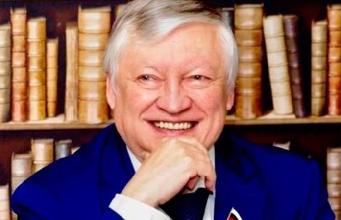 El Excampeón De Ajedrez Anatoli Kárpov En Coma Inducido