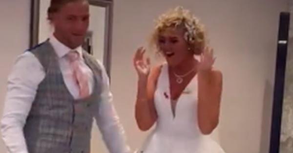 Novio le arroja pastel a su pareja en plena boda en EU, genera polémica en redes