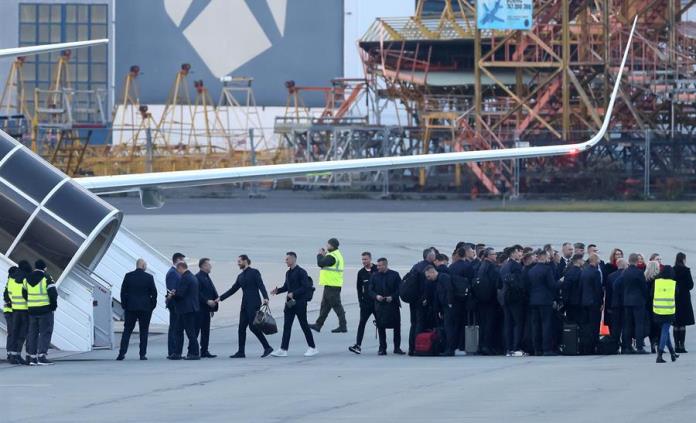 Polonia Llega A Qatar Escoltada Por Aviones Cazabombardeos
