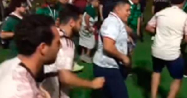 Mexicanos se organizan y bailan Payaso de rodeo en Qatar Mexicanos se organizan y bailan Payaso de rodeo en Qatar