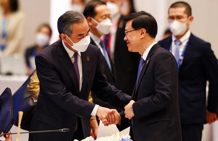 Jefe del ejecutivo de Hong Kong da positivo a COVID tras APEC