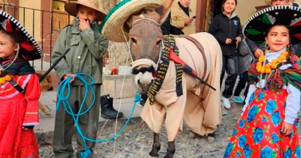 Con burros, Real de Catorce celebra 112 Aniversario de la Revolución ... Con burros, Real de Catorce celebra 112 Aniversario de la Revolución ...