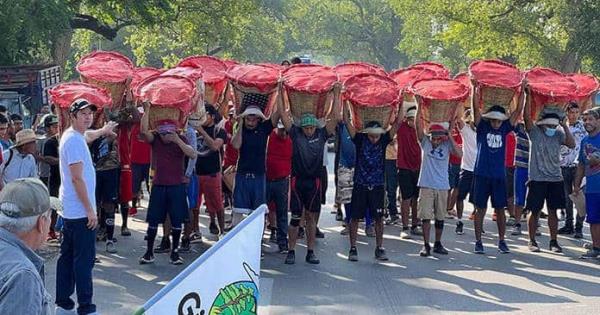 Corren con colotes en honor a la Guadalupana