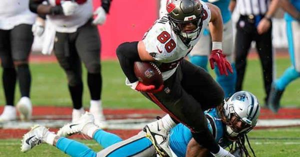 Bucs remontan a Panthers
