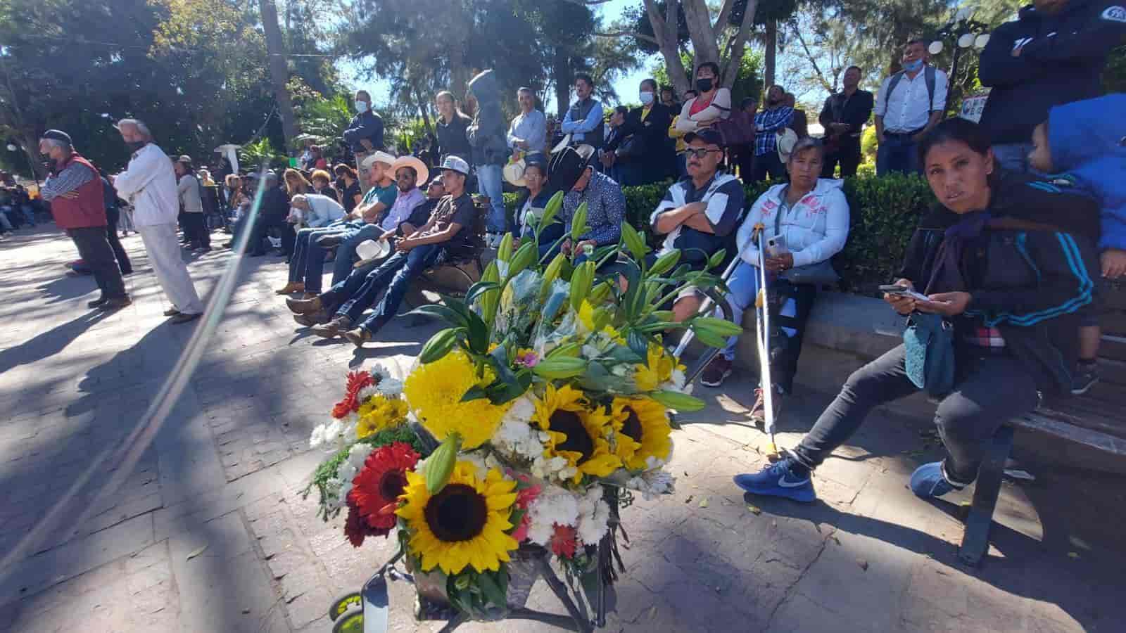 Cabalgata y banda en funeral de Emmanuel Govea