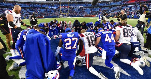 Bills dedican triunfo a Hamlin y eliminan a Patriots