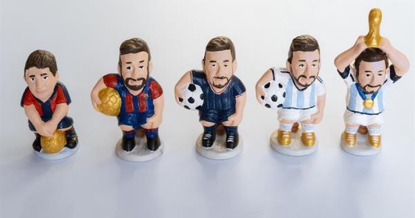 Messi libera al caganer del corsé navideño con la Copa del Mundo