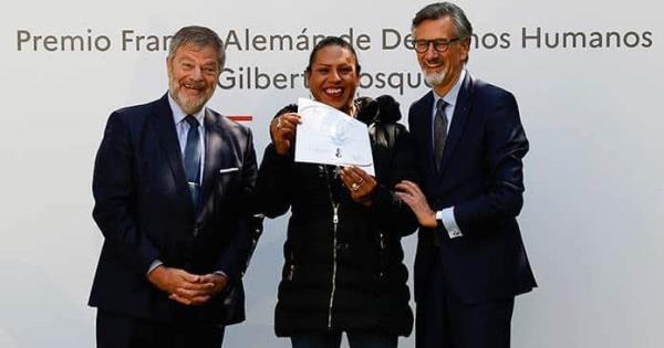 Una activista trans fue galardonada