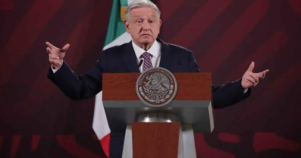 Dice AMLO que se tendrán cuatro meses para mudar operaciones del AICM