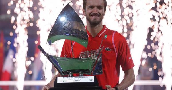 Un imparable Medvedev se corona en Dubái