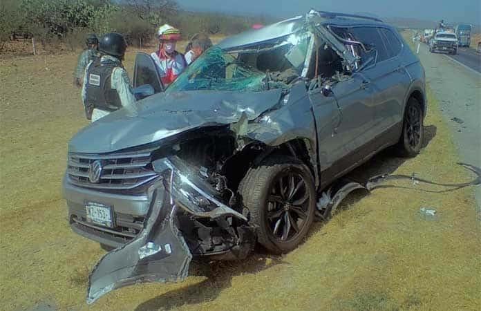 Aparatoso choque deja dos lesionados