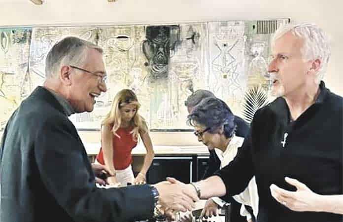RICARDO SALINAS PLIEGO PRESUME CENA CON JAMES CAMERON RICARDO SALINAS PLIEGO PRESUME CENA CON JAMES CAMERON